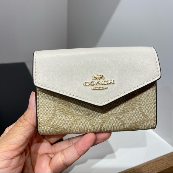 Coach | Accessories | Nwt Coach Outlet Flap Card Case In Signature ...